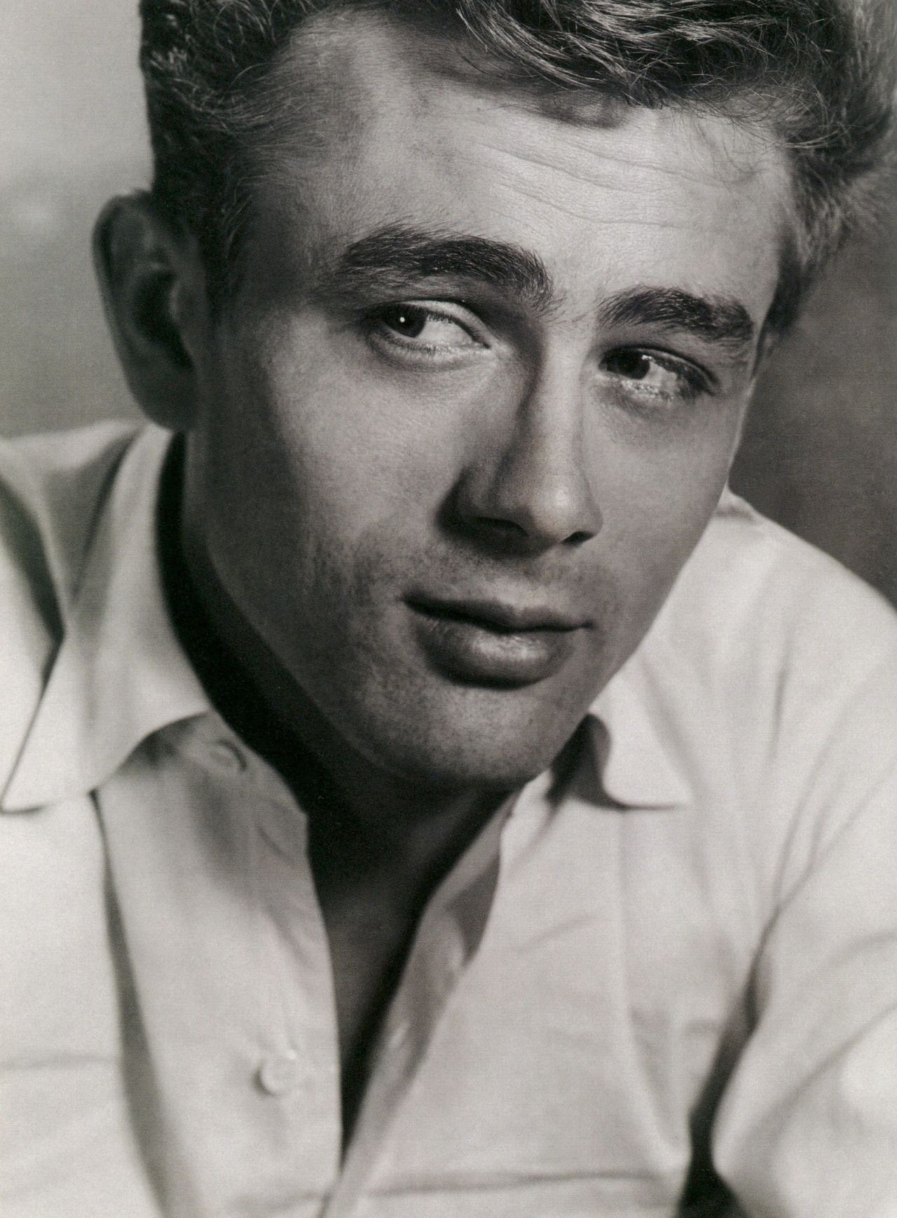 James Dean: Huyền Thoại Về "Ảo Mộng" Nổi Loạn Bất Tử Của Hollywood